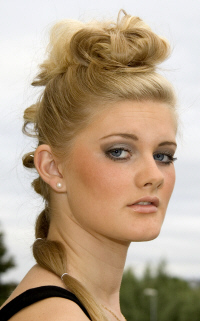 Hanekam - Billeder af brudehår og makup - Bryllupsklar.dk